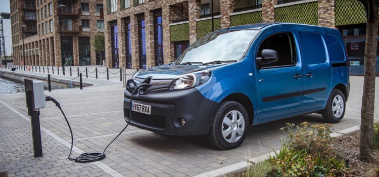Renault's electric vans win honours in company van awards | EV Charging ...